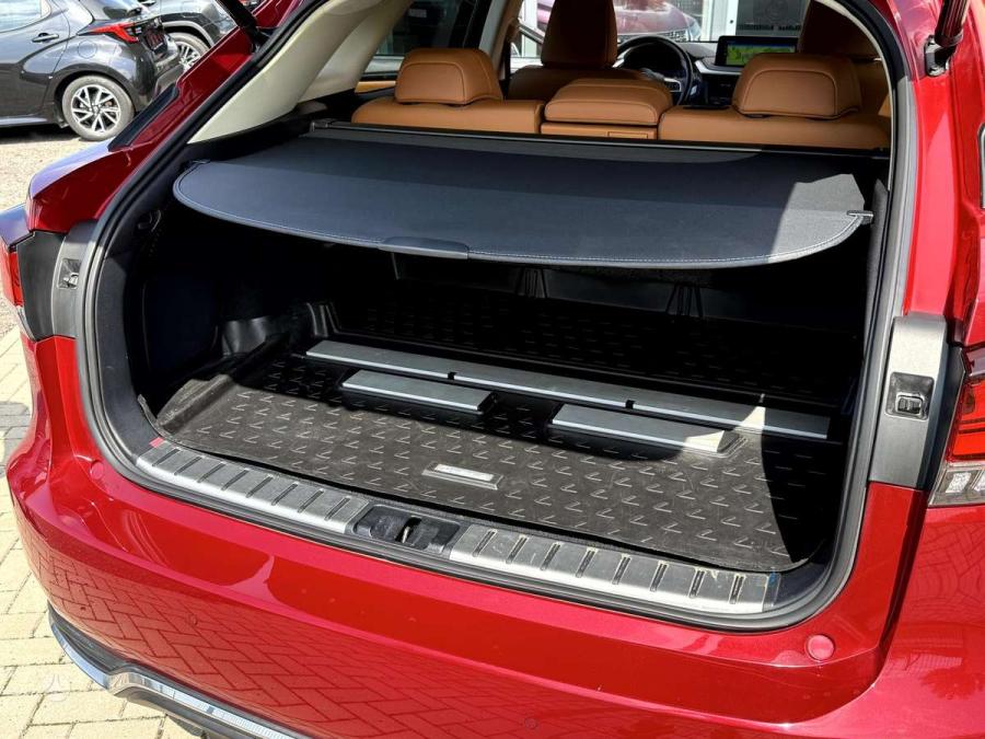 Red Lexus RX 450h 2021 in Panevezys, with an engine capacity of 3.50 L and mileage of 44 thousand km for 39900 €, photo 31 on AUTOMOTO.COM.LV