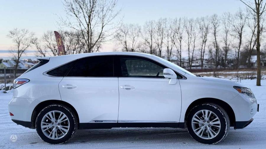 White Lexus RX 450h 2009 in Panevezys, with an engine capacity of 3.50 L and mileage of 280 thousand km for 10000 €, photo 8 on AUTOMOTO.COM.LV