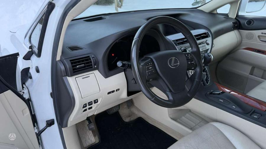 White Lexus RX 450h 2009 in Panevezys, with an engine capacity of 3.50 L and mileage of 280 thousand km for 10000 €, photo 26 on AUTOMOTO.COM.LV