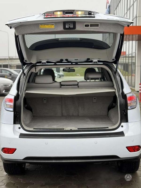 White Lexus RX 450h 2009 in Vilnius, with an engine capacity of 3.46 L and mileage of 275 thousand km for 9950 €, photo 11 on AUTOMOTO.COM.LV