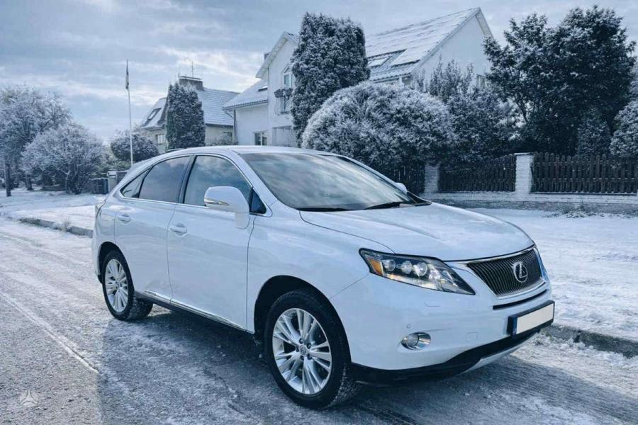 White Lexus RX 450h 2009 in Vilnius, with an engine capacity of 3.50 L and mileage of 320 thousand km for 10500 €, photo 3 on AUTOMOTO.COM.LV