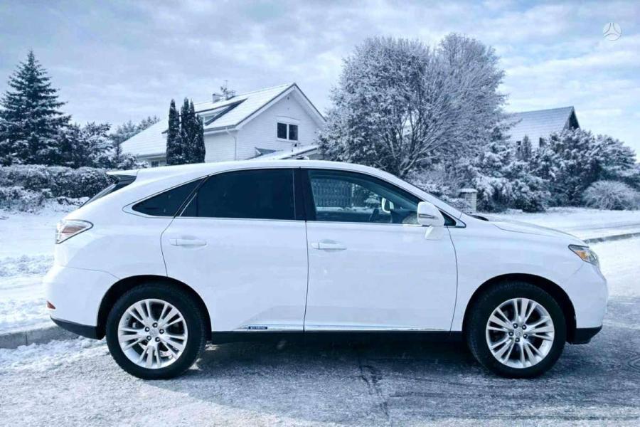 White Lexus RX 450h 2009 in Vilnius, with an engine capacity of 3.50 L and mileage of 320 thousand km for 10500 €, photo 4 on AUTOMOTO.COM.LV