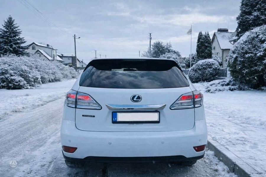 White Lexus RX 450h 2009 in Vilnius, with an engine capacity of 3.50 L and mileage of 320 thousand km for 10500 €, photo 6 on AUTOMOTO.COM.LV