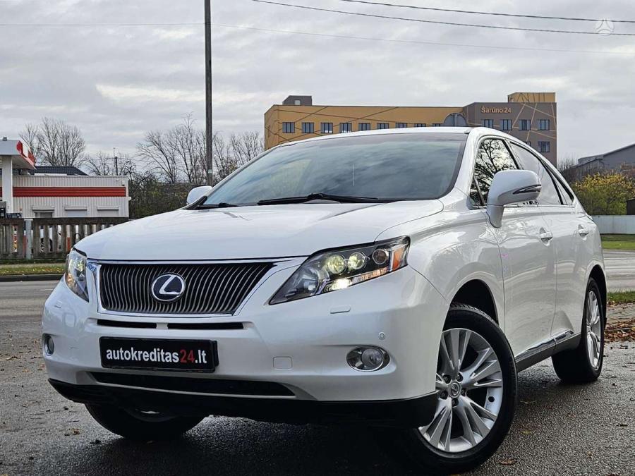 White Lexus RX 450h 2010 in Siauliai, with an engine capacity of 3.50 L and mileage of 249 thousand km for 11950 €, photo 1 on AUTOMOTO.COM.LV