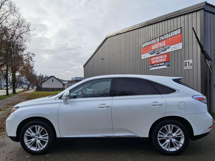 White Lexus RX 450h 2010 in Siauliai, with an engine capacity of 3.50 L and mileage of 249 thousand km for 11950 €, photo 6 on AUTOMOTO.COM.LV
