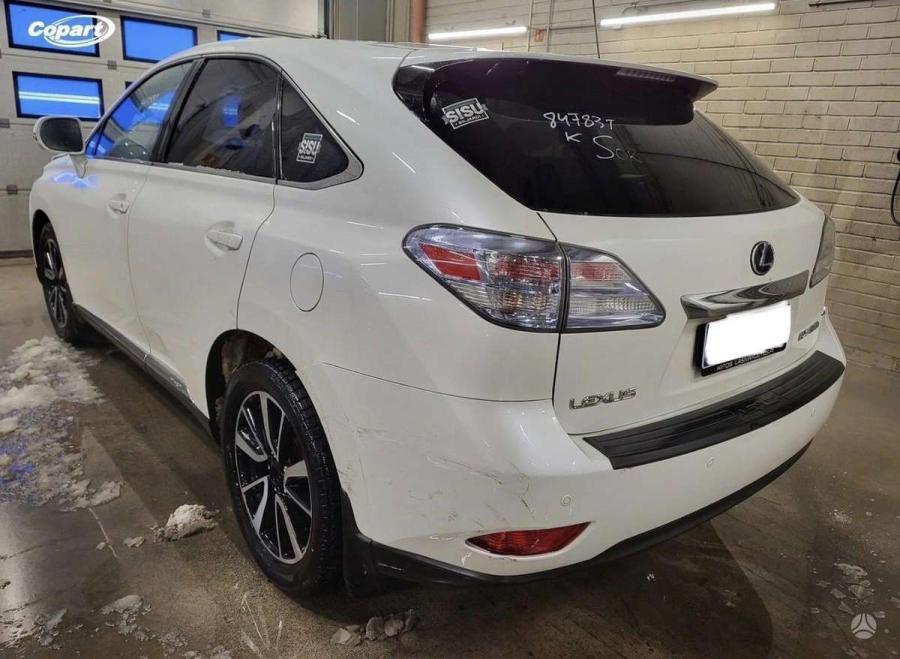 White Lexus RX 450h 2010 in Klaipeda, with an engine capacity of 3.50 L and mileage of 300 thousand km for 8350 €, photo 2 on AUTOMOTO.COM.LV