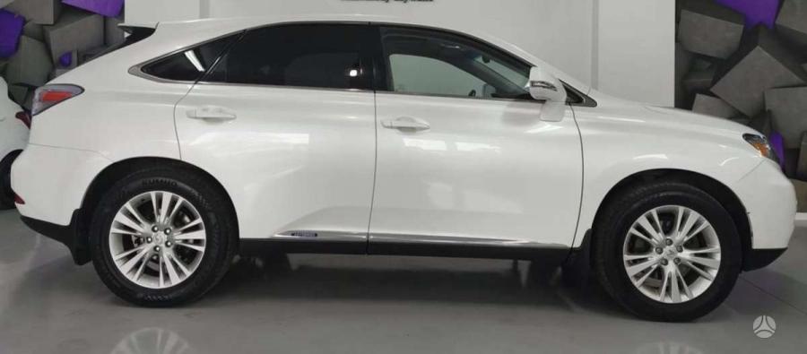 Balts Lexus RX 450h 2010 Viļņa, ar dzinēja tilpumu 3.46 L un nobraukumu 299 tūkst. km par 9650 €, foto 4 vietnē AUTOMOTO.COM.LV