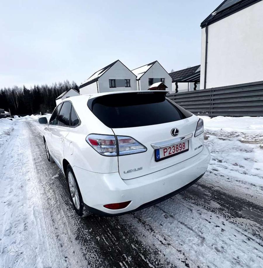 White Lexus RX 450h 2010 in Vilnius, with an engine capacity of 3.50 L and mileage of 220 thousand km for 11900 €, photo 3 on AUTOMOTO.COM.LV