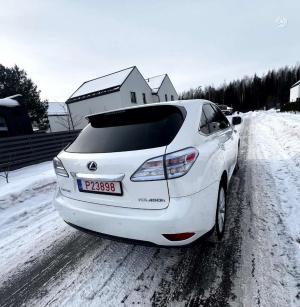 White Lexus RX 450h 2010 in Vilnius, with an engine capacity of 3.50 L and mileage of 220 thousand km for 11900 €, photo 4 on AUTOMOTO.COM.LV
