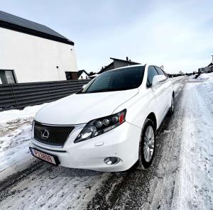 White Lexus RX 450h 2010 in Vilnius, with an engine capacity of 3.50 L and mileage of 220 thousand km for 11900 €, photo 5 on AUTOMOTO.COM.LV