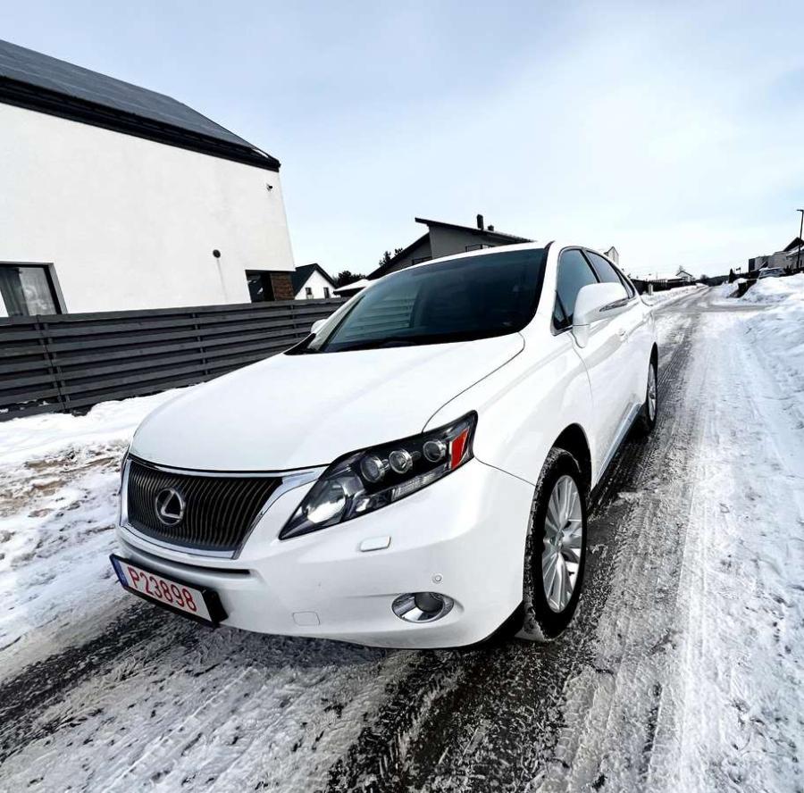 White Lexus RX 450h 2010 in Vilnius, with an engine capacity of 3.50 L and mileage of 220 thousand km for 11900 €, photo 5 on AUTOMOTO.COM.LV