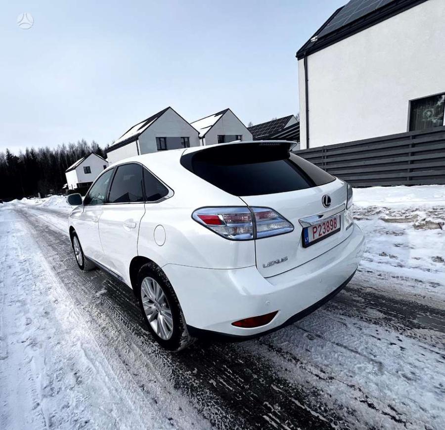 White Lexus RX 450h 2010 in Vilnius, with an engine capacity of 3.50 L and mileage of 220 thousand km for 11900 €, photo 8 on AUTOMOTO.COM.LV