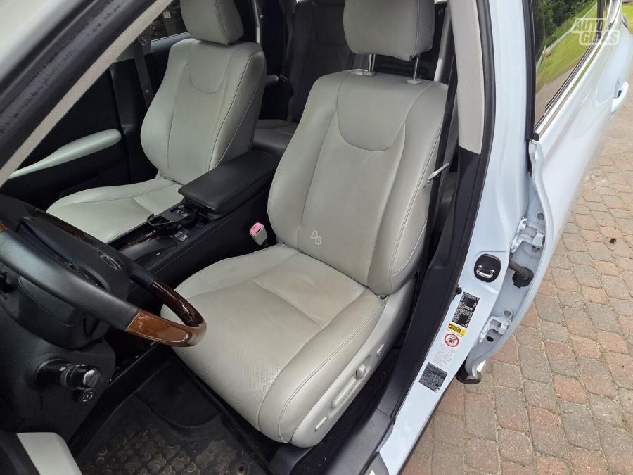 White Lexus RX 450h 2010 in Vilnius, with an engine capacity of 3.50 L and mileage of 232 thousand km for 14500 €, photo 6 on AUTOMOTO.COM.LV