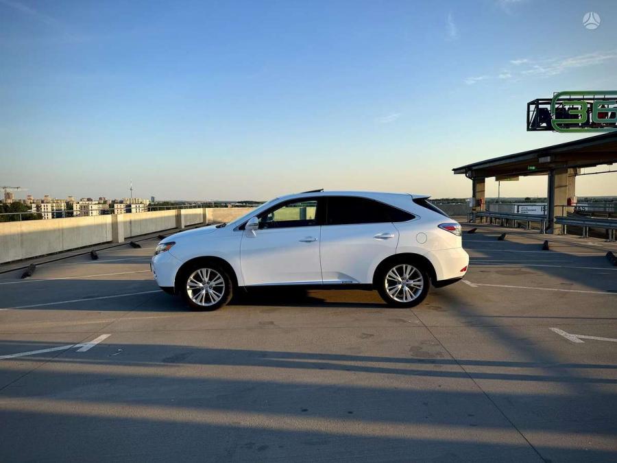 Balts Lexus RX 450h 2010 Viļņa, ar dzinēja tilpumu 3.46 L un nobraukumu 280 tūkst. km par 14000 €, foto 3 vietnē AUTOMOTO.COM.LV