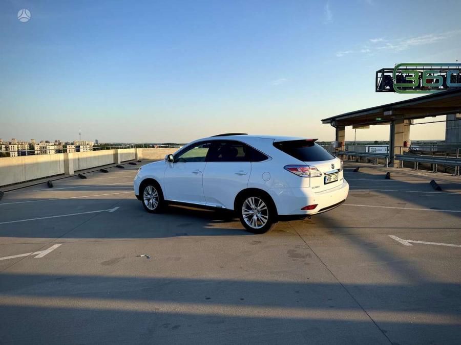 Balts Lexus RX 450h 2010 Viļņa, ar dzinēja tilpumu 3.46 L un nobraukumu 280 tūkst. km par 14000 €, foto 4 vietnē AUTOMOTO.COM.LV