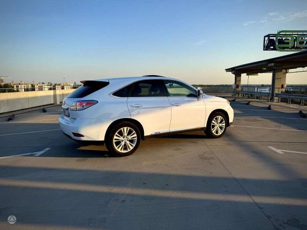 Balts Lexus RX 450h 2010 Viļņa, ar dzinēja tilpumu 3.46 L un nobraukumu 280 tūkst. km par 14000 €, foto 5 vietnē AUTOMOTO.COM.LV