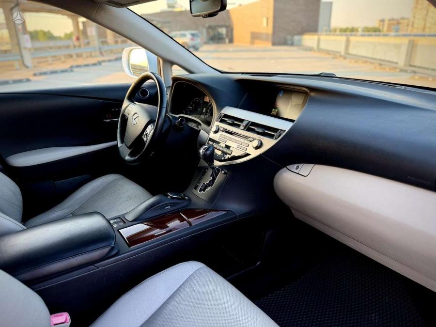 Balts Lexus RX 450h 2010 Viļņa, ar dzinēja tilpumu 3.46 L un nobraukumu 280 tūkst. km par 14000 €, foto 14 vietnē AUTOMOTO.COM.LV