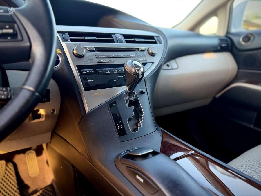 Balts Lexus RX 450h 2010 Viļņa, ar dzinēja tilpumu 3.46 L un nobraukumu 280 tūkst. km par 14000 €, foto 17 vietnē AUTOMOTO.COM.LV