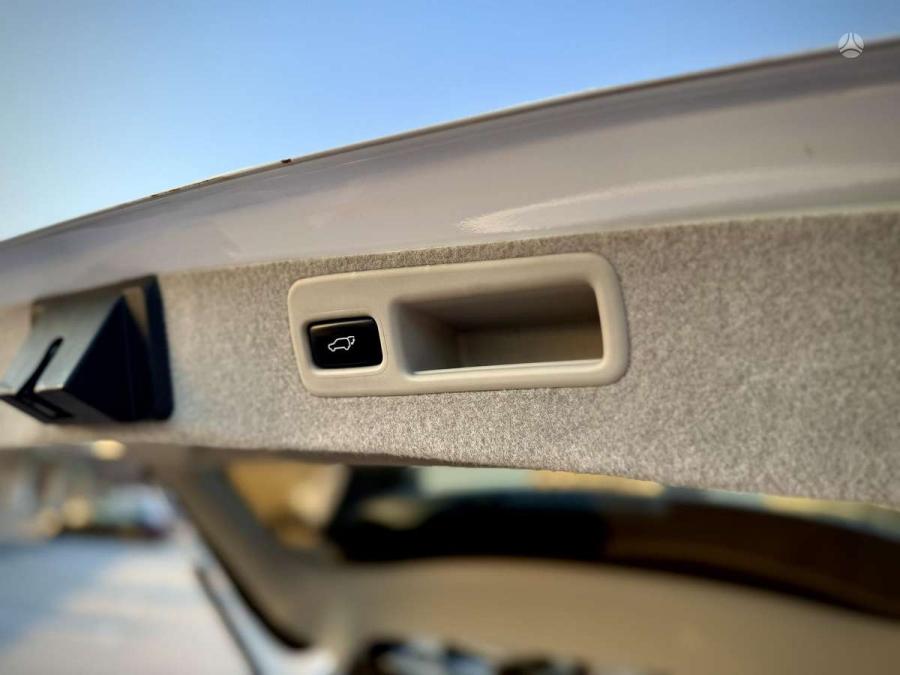 Balts Lexus RX 450h 2010 Viļņa, ar dzinēja tilpumu 3.46 L un nobraukumu 280 tūkst. km par 14000 €, foto 24 vietnē AUTOMOTO.COM.LV