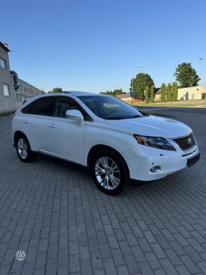White Lexus RX 450h 2010 in Siauliai, with an engine capacity of 3.50 L and mileage of 230 thousand km for 8250 €, photo 4 on AUTOMOTO.COM.LV
