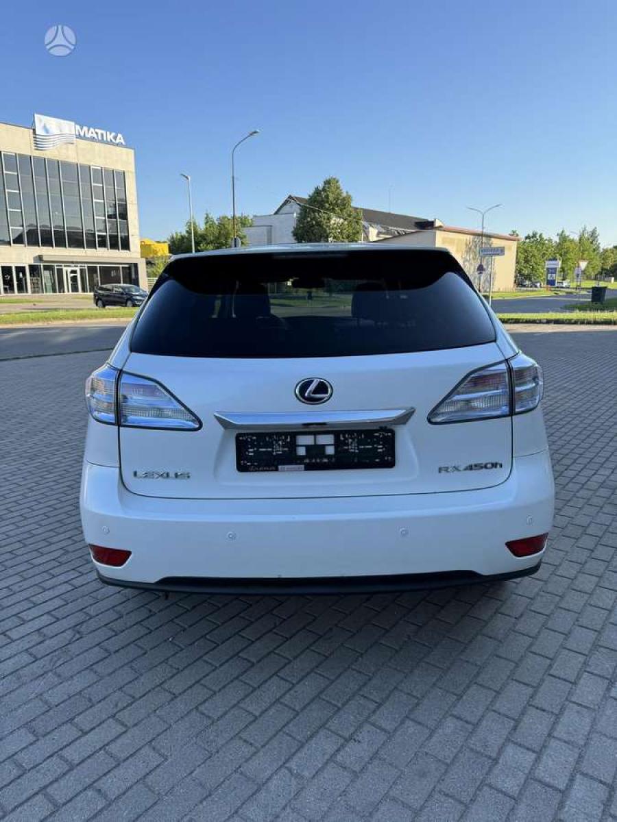 White Lexus RX 450h 2010 in Siauliai, with an engine capacity of 3.50 L and mileage of 230 thousand km for 8250 €, photo 6 on AUTOMOTO.COM.LV