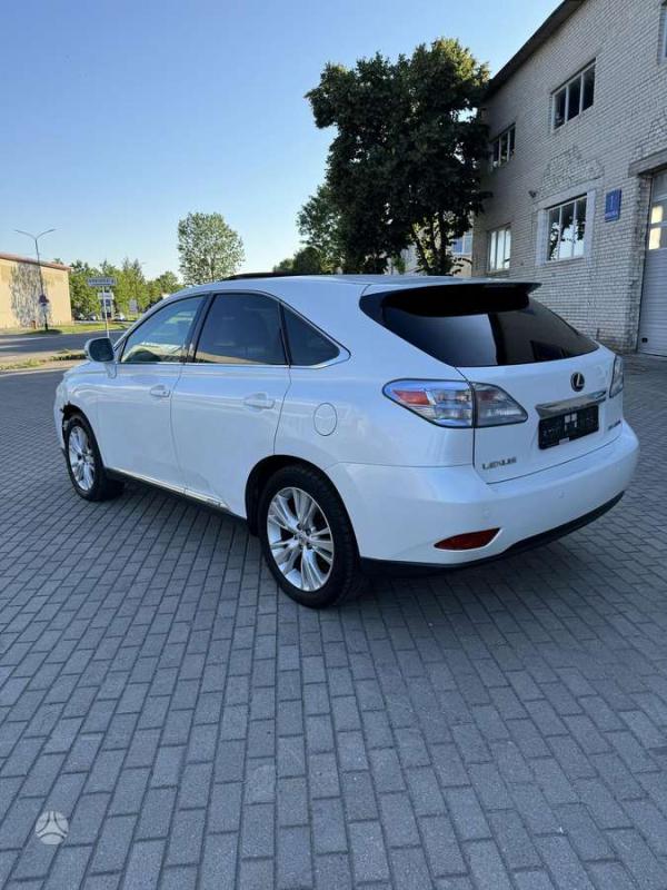 Balts Lexus RX 450h 2010 Šauļi, ar dzinēja tilpumu 3.50 L un nobraukumu 230 tūkst. km par 8250 €, foto 6 vietnē AUTOMOTO.COM.LV