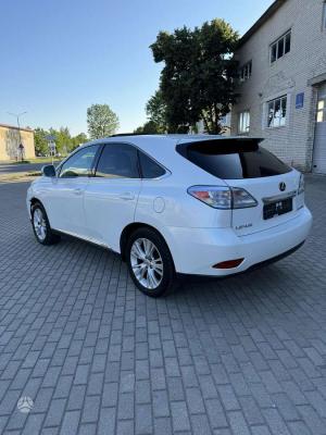 White Lexus RX 450h 2010 in Siauliai, with an engine capacity of 3.50 L and mileage of 230 thousand km for 8250 €, photo 7 on AUTOMOTO.COM.LV