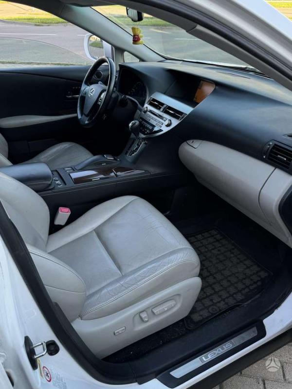 Balts Lexus RX 450h 2010 Šauļi, ar dzinēja tilpumu 3.50 L un nobraukumu 230 tūkst. km par 8250 €, foto 7 vietnē AUTOMOTO.COM.LV
