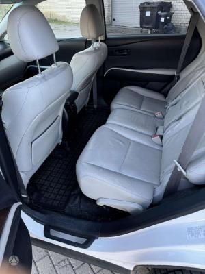 White Lexus RX 450h 2010 in Siauliai, with an engine capacity of 3.50 L and mileage of 230 thousand km for 8250 €, photo 9 on AUTOMOTO.COM.LV
