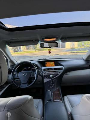White Lexus RX 450h 2010 in Siauliai, with an engine capacity of 3.50 L and mileage of 230 thousand km for 8250 €, photo 10 on AUTOMOTO.COM.LV