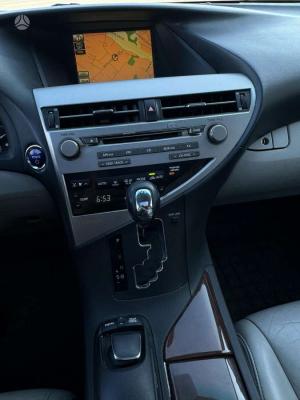 White Lexus RX 450h 2010 in Siauliai, with an engine capacity of 3.50 L and mileage of 230 thousand km for 8250 €, photo 13 on AUTOMOTO.COM.LV