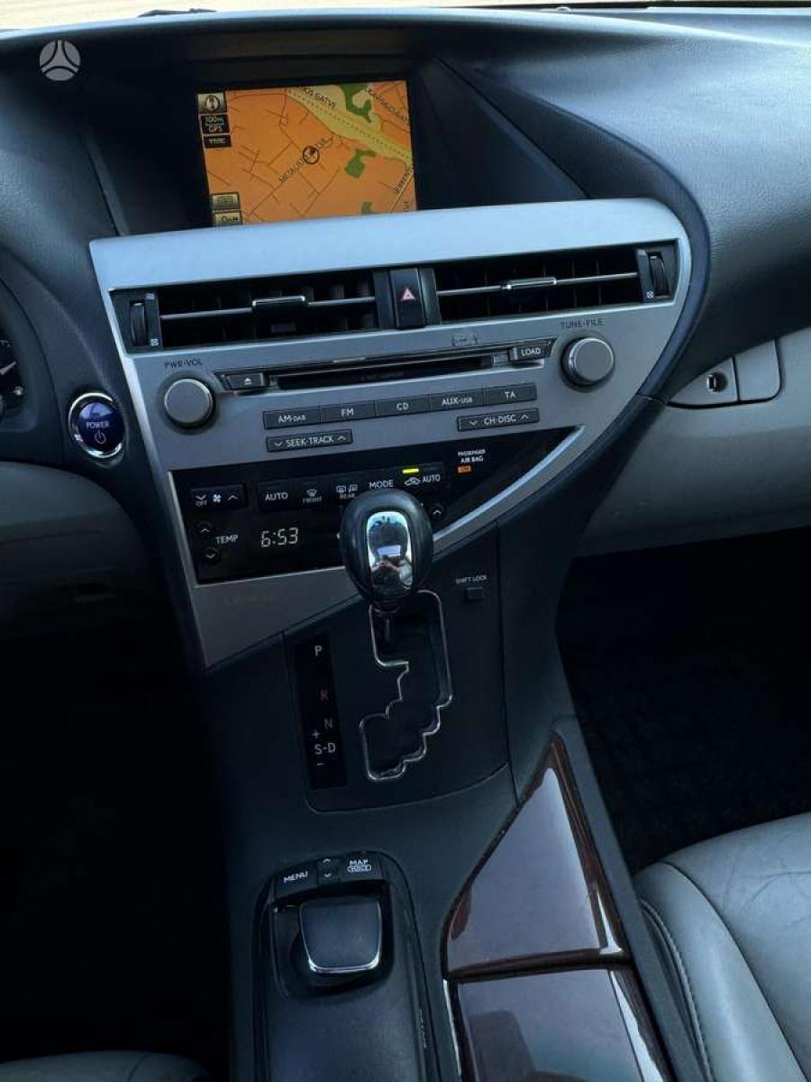 White Lexus RX 450h 2010 in Siauliai, with an engine capacity of 3.50 L and mileage of 230 thousand km for 8250 €, photo 13 on AUTOMOTO.COM.LV