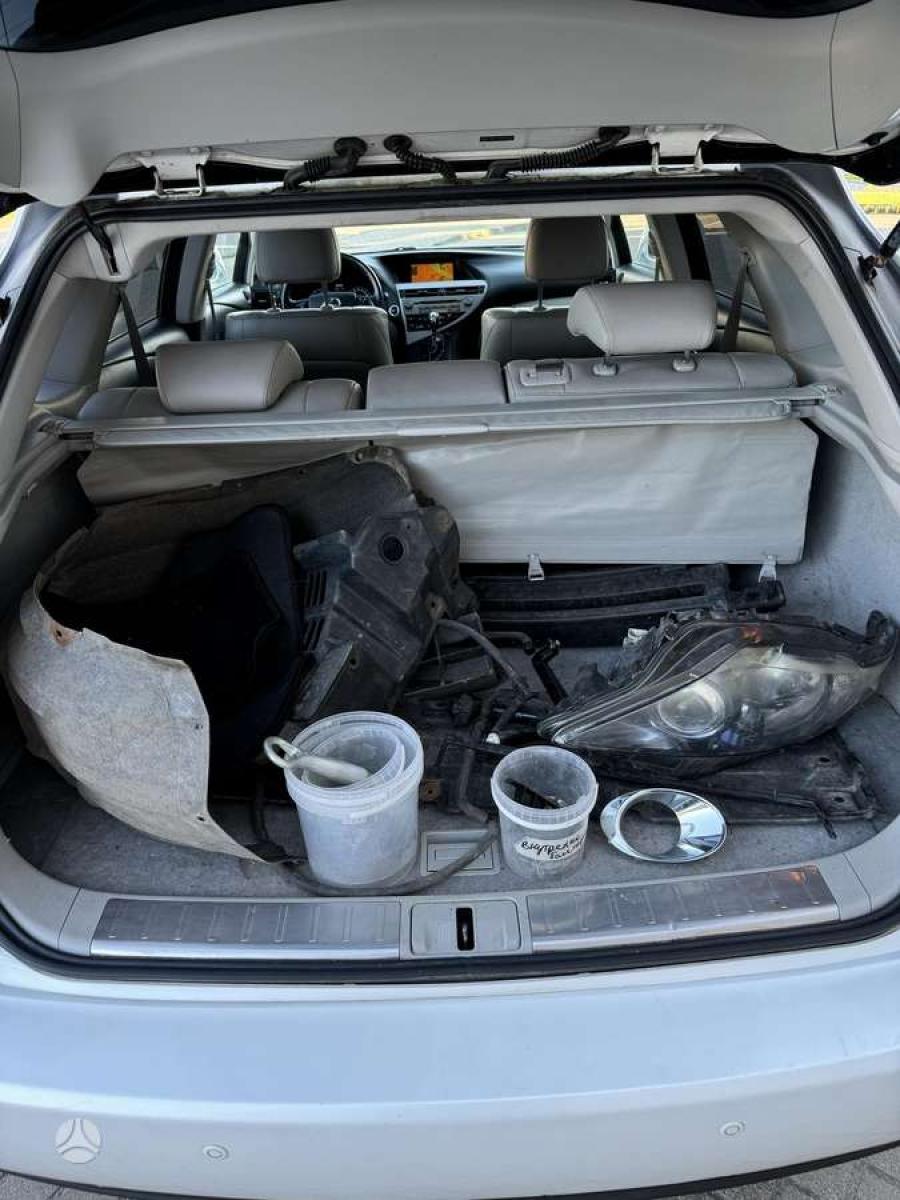 White Lexus RX 450h 2010 in Siauliai, with an engine capacity of 3.50 L and mileage of 230 thousand km for 8250 €, photo 20 on AUTOMOTO.COM.LV