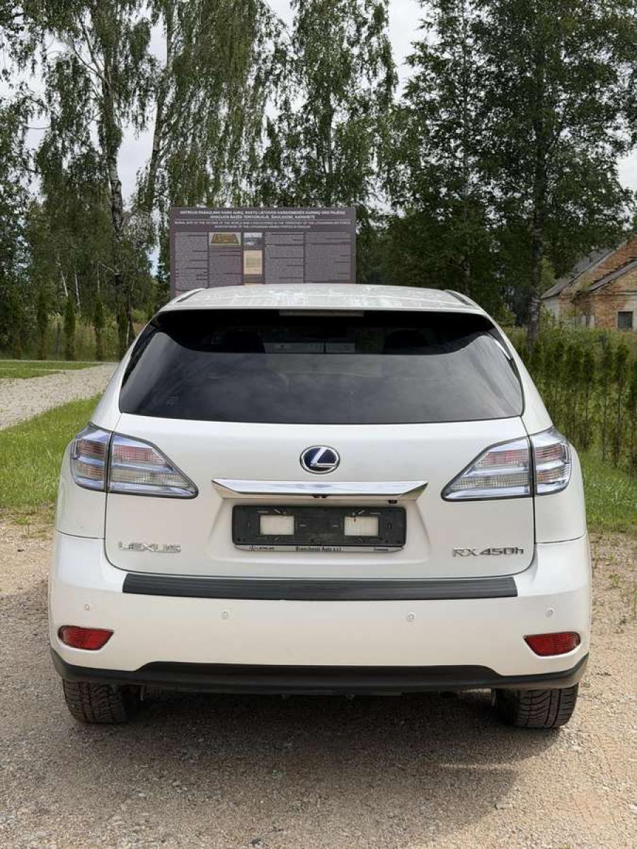 Balts Lexus RX 450h 2010 Šauļi, ar dzinēja tilpumu 3.50 L un nobraukumu 307 tūkst. km par 9400 €, foto 5 vietnē AUTOMOTO.COM.LV