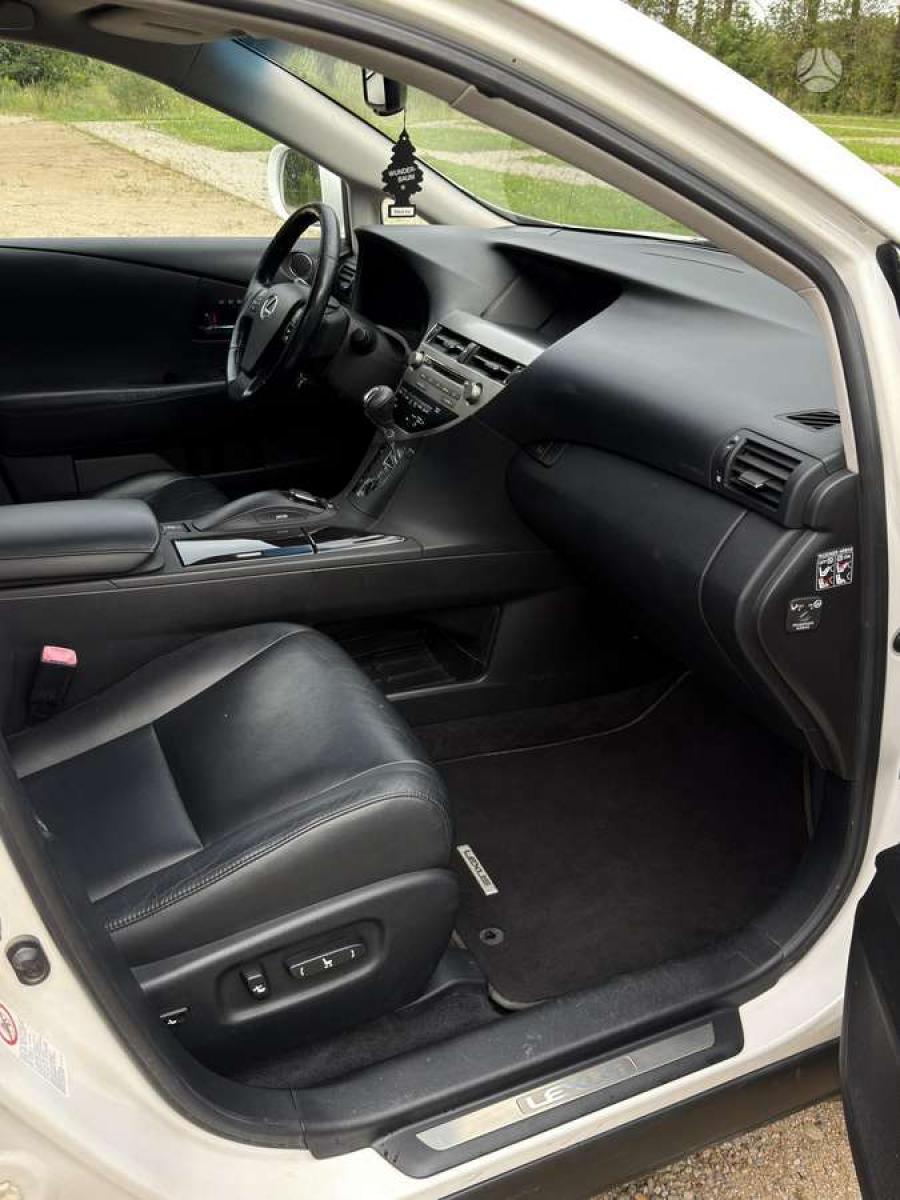 Balts Lexus RX 450h 2010 Šauļi, ar dzinēja tilpumu 3.50 L un nobraukumu 307 tūkst. km par 9400 €, foto 12 vietnē AUTOMOTO.COM.LV