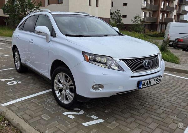 Balts Lexus RX 450h 2010 Viļņa, ar dzinēja tilpumu 3.50 L un nobraukumu 350 tūkst. km par 8999 €, foto 1 vietnē AUTOMOTO.COM.LV