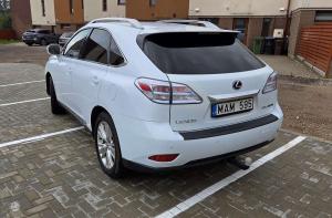White Lexus RX 450h 2010 in Vilnius, with an engine capacity of 3.50 L and mileage of 350 thousand km for 8999 €, photo 4 on AUTOMOTO.COM.LV