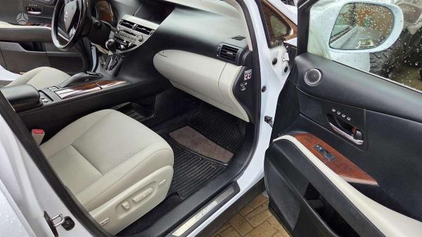 Balts Lexus RX 450h 2010 Viļņa, ar dzinēja tilpumu 3.50 L un nobraukumu 350 tūkst. km par 8999 €, foto 5 vietnē AUTOMOTO.COM.LV