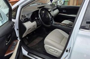 White Lexus RX 450h 2010 in Vilnius, with an engine capacity of 3.50 L and mileage of 350 thousand km for 8999 €, photo 8 on AUTOMOTO.COM.LV