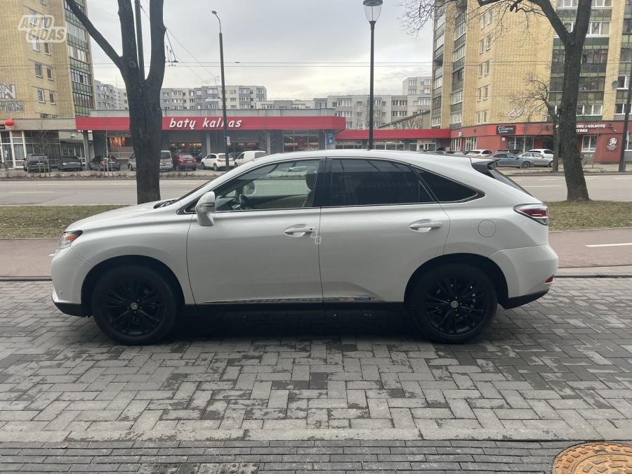White Lexus RX 450h 2011 in Vilnius, with an engine capacity of 3.50 L and mileage of 244 thousand km for 13900 €, photo 9 on AUTOMOTO.COM.LV