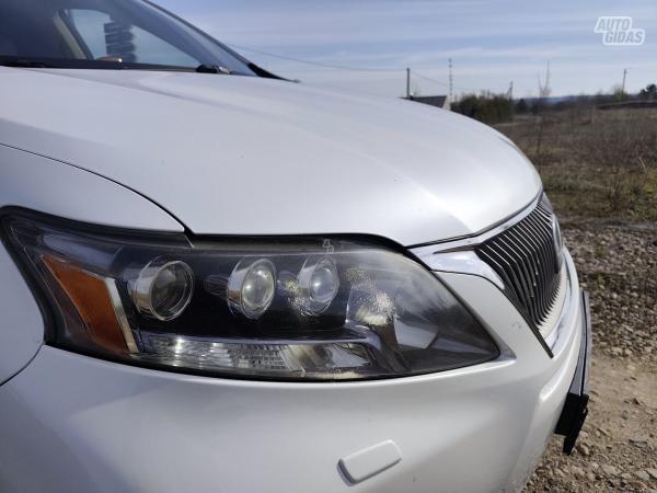 Balts Lexus RX 450h 2011 Viļņa, ar dzinēja tilpumu 3.50 L un nobraukumu 305 tūkst. km par 11450 €, foto 7 vietnē AUTOMOTO.COM.LV