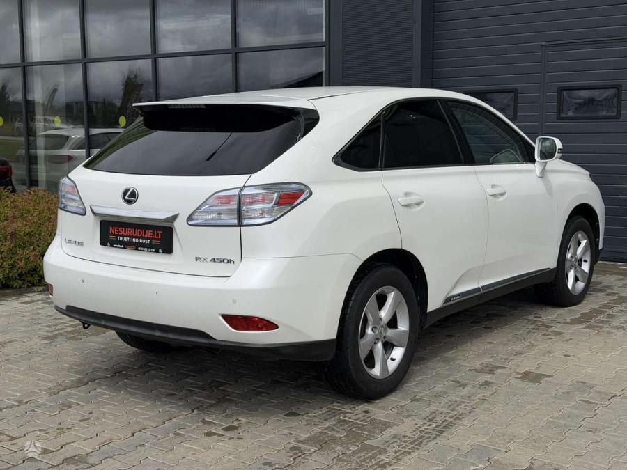 White Lexus RX 450h 2011 in Vilnius, with an engine capacity of 3.46 L and mileage of 100 thousand km for 16999 €, photo 5 on AUTOMOTO.COM.LV