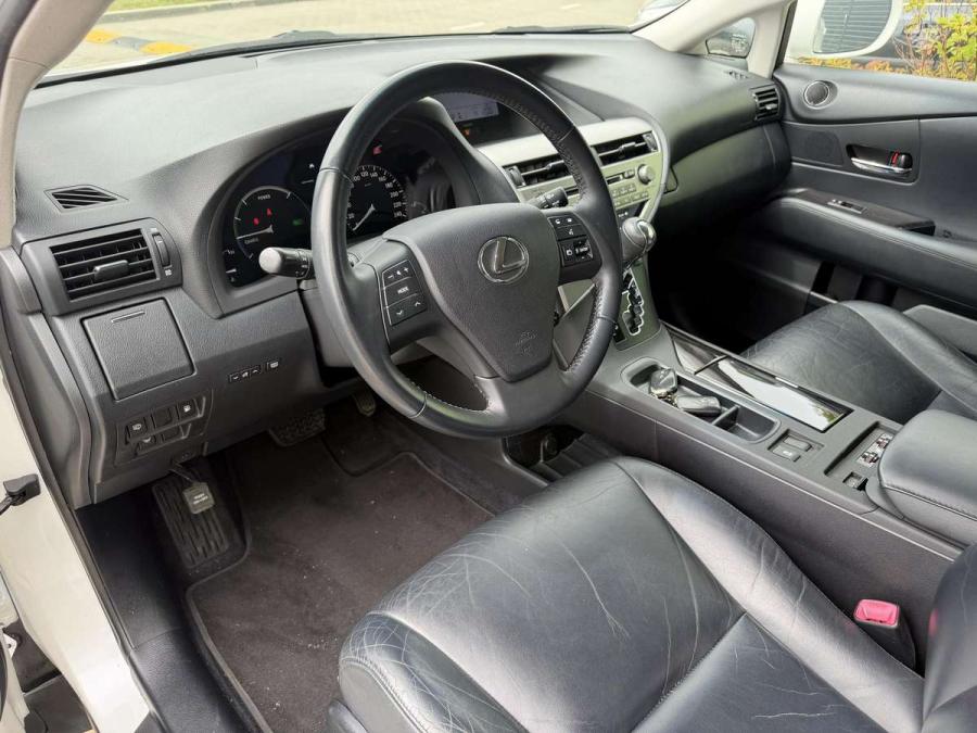 White Lexus RX 450h 2011 in Vilnius, with an engine capacity of 3.46 L and mileage of 100 thousand km for 16999 €, photo 8 on AUTOMOTO.COM.LV