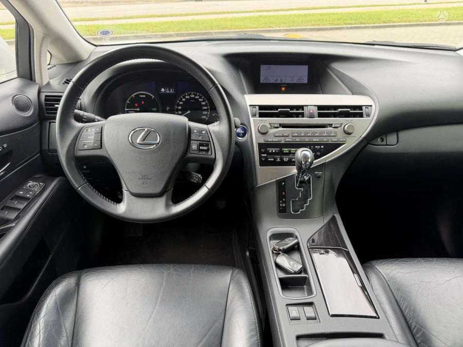 White Lexus RX 450h 2011 in Vilnius, with an engine capacity of 3.46 L and mileage of 100 thousand km for 16999 €, photo 9 on AUTOMOTO.COM.LV