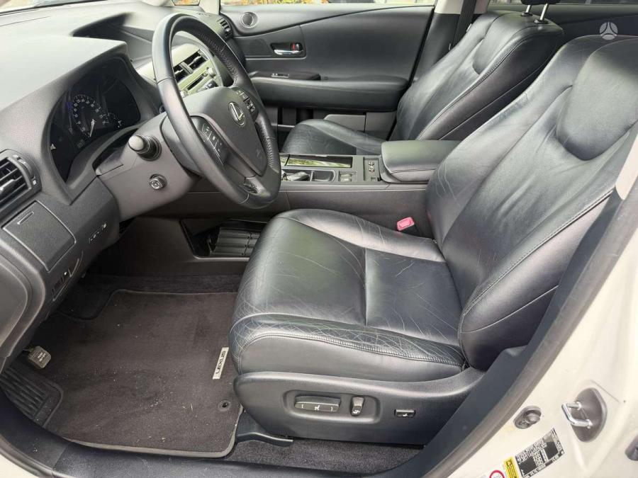 White Lexus RX 450h 2011 in Vilnius, with an engine capacity of 3.46 L and mileage of 100 thousand km for 16999 €, photo 10 on AUTOMOTO.COM.LV