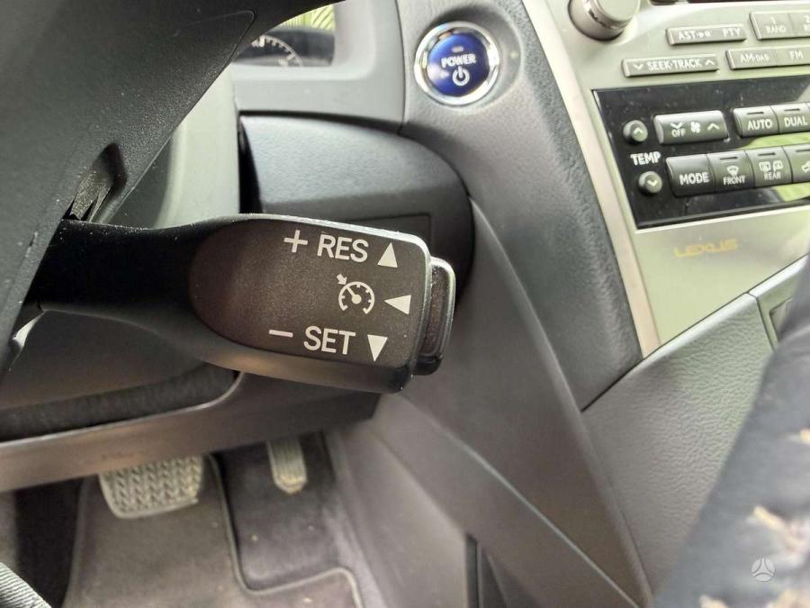 White Lexus RX 450h 2011 in Vilnius, with an engine capacity of 3.46 L and mileage of 100 thousand km for 16999 €, photo 17 on AUTOMOTO.COM.LV