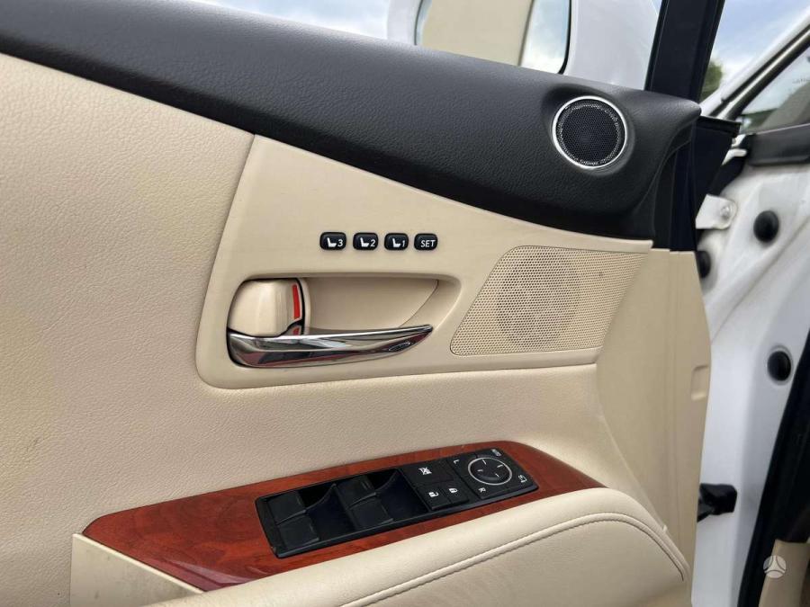 Balts Lexus RX 450h 2011 Viļņa, ar dzinēja tilpumu 0.00 L un nobraukumu 239 tūkst. km par 7999 €, foto 12 vietnē AUTOMOTO.COM.LV