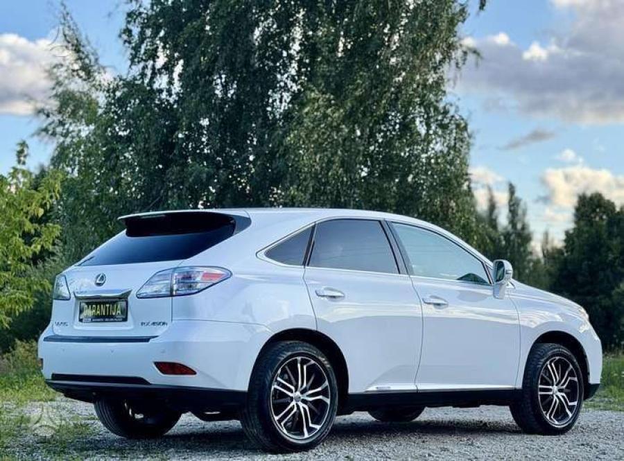 White Lexus RX 450h 2011 in Siauliai, with an engine capacity of 3.50 L and mileage of 289 thousand km for 13650 €, photo 5 on AUTOMOTO.COM.LV