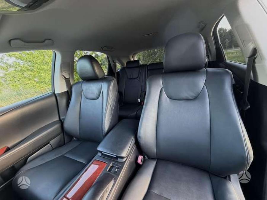 White Lexus RX 450h 2011 in Siauliai, with an engine capacity of 3.50 L and mileage of 289 thousand km for 13650 €, photo 30 on AUTOMOTO.COM.LV