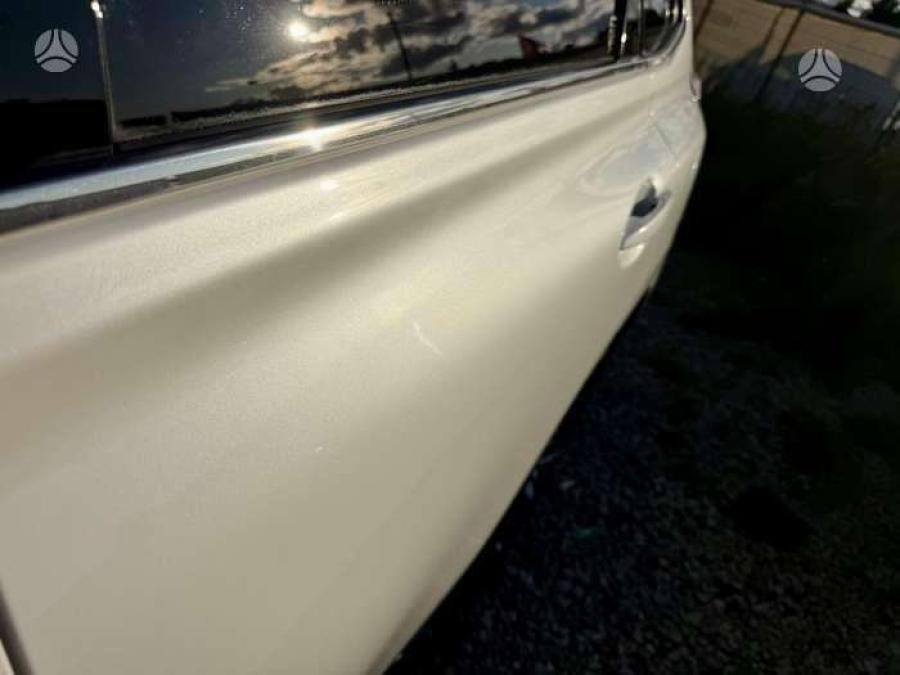 White Lexus RX 450h 2011 in Siauliai, with an engine capacity of 3.50 L and mileage of 289 thousand km for 13650 €, photo 27 on AUTOMOTO.COM.LV